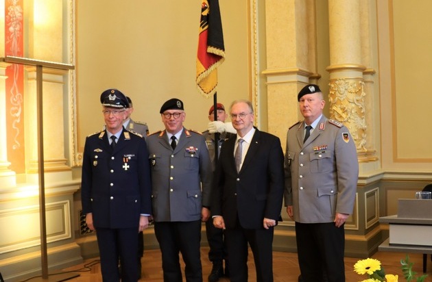 Kommandowechsel beim Landeskommando Sachsen-Anhalt | Presseportal